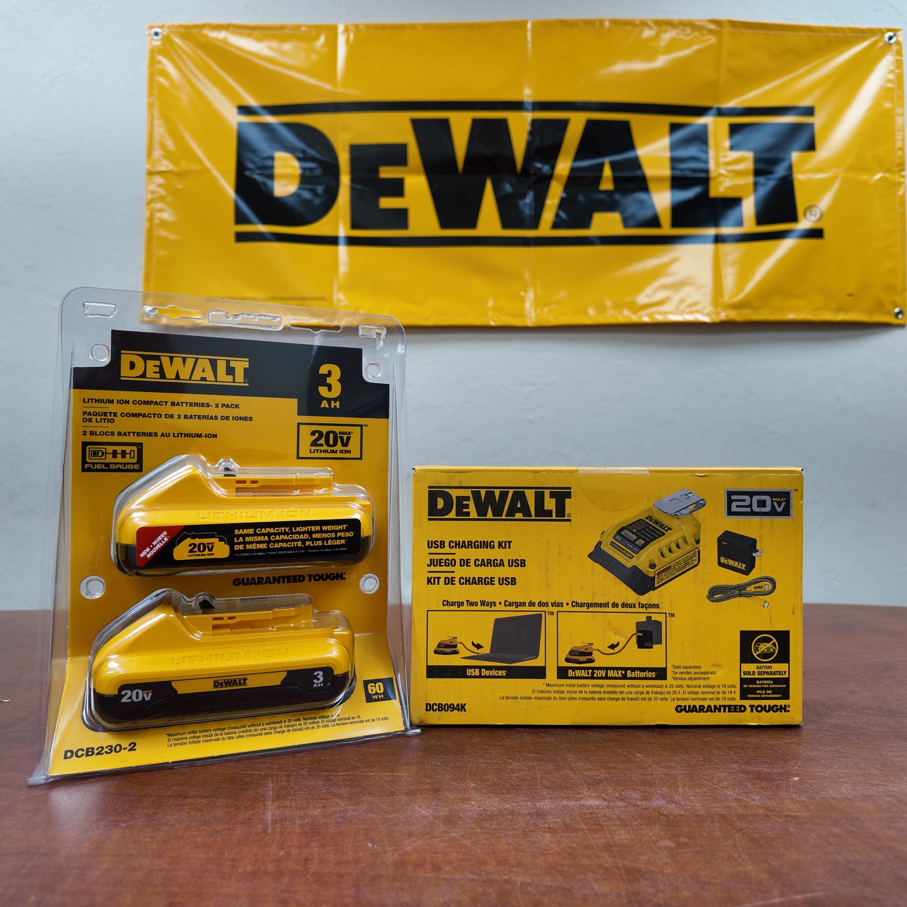 DeWalt 20V MAX USB Charging Kit with x2 20V MAX 3Ah Batteries - DCB094 ...